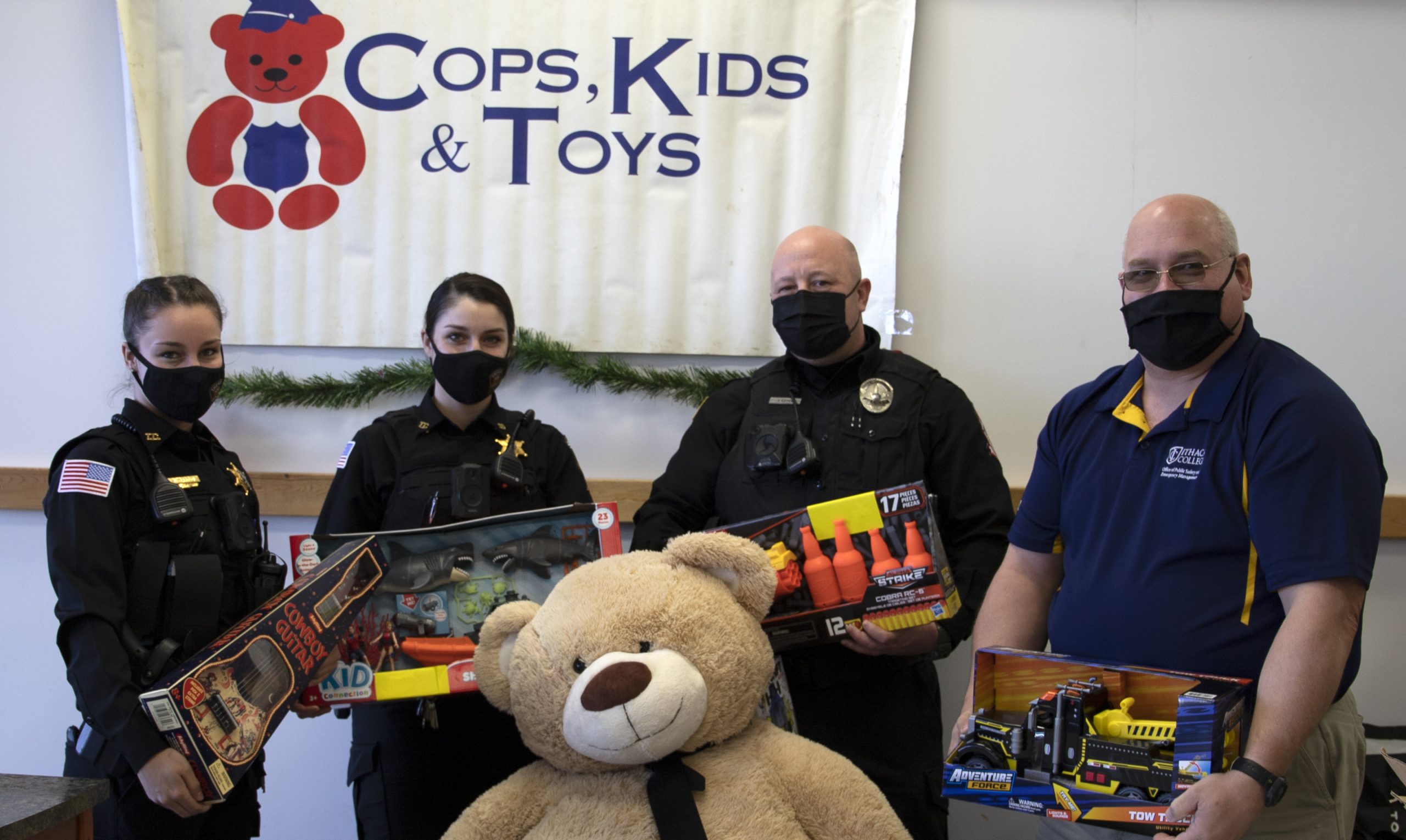 Cops, Kids and Toys help Santa bring holiday cheer to families ...